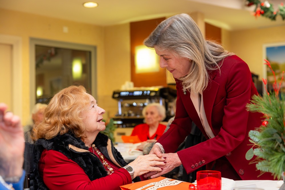 S.A.R. La Princesse Caroline auprès des aînés à la Qietüdine - Croix ...
