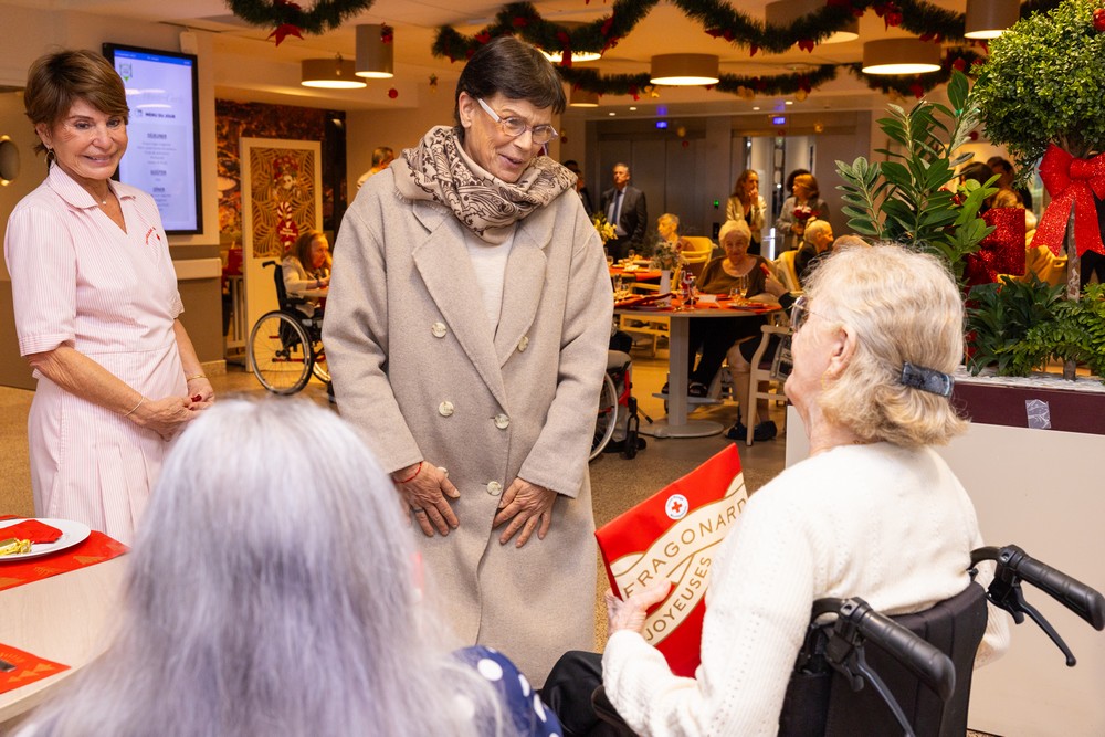 La Princesse Stéphanie au Cap Fleuri pour Noël - Croix-Rouge monégasque